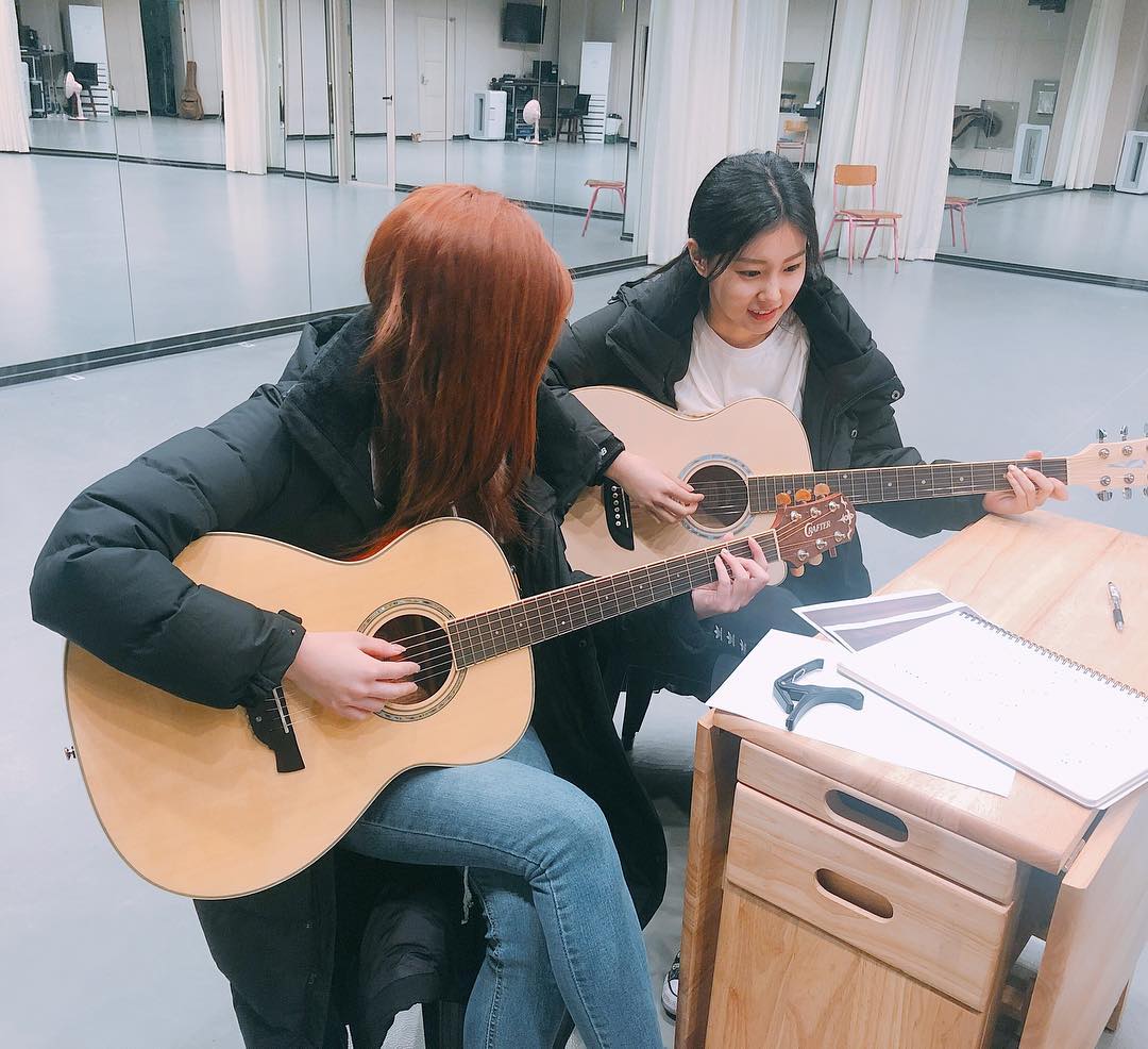 [TRANS] 190404 IZ*ONE Instagram Update with Minju and Hyewon – IZ*SUBS